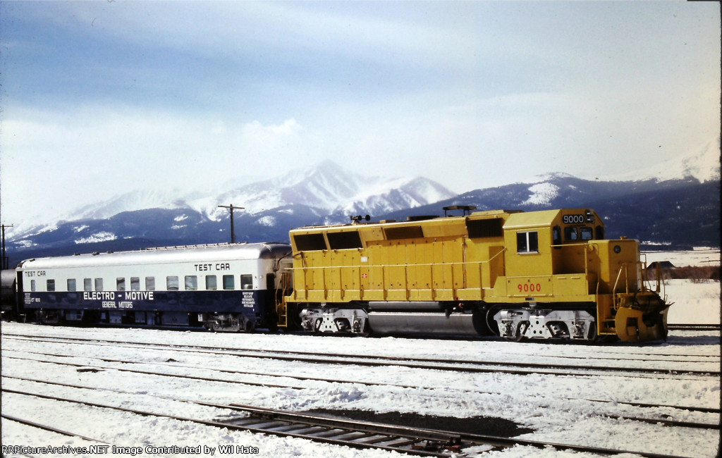 UP/EMD GP40X 9000